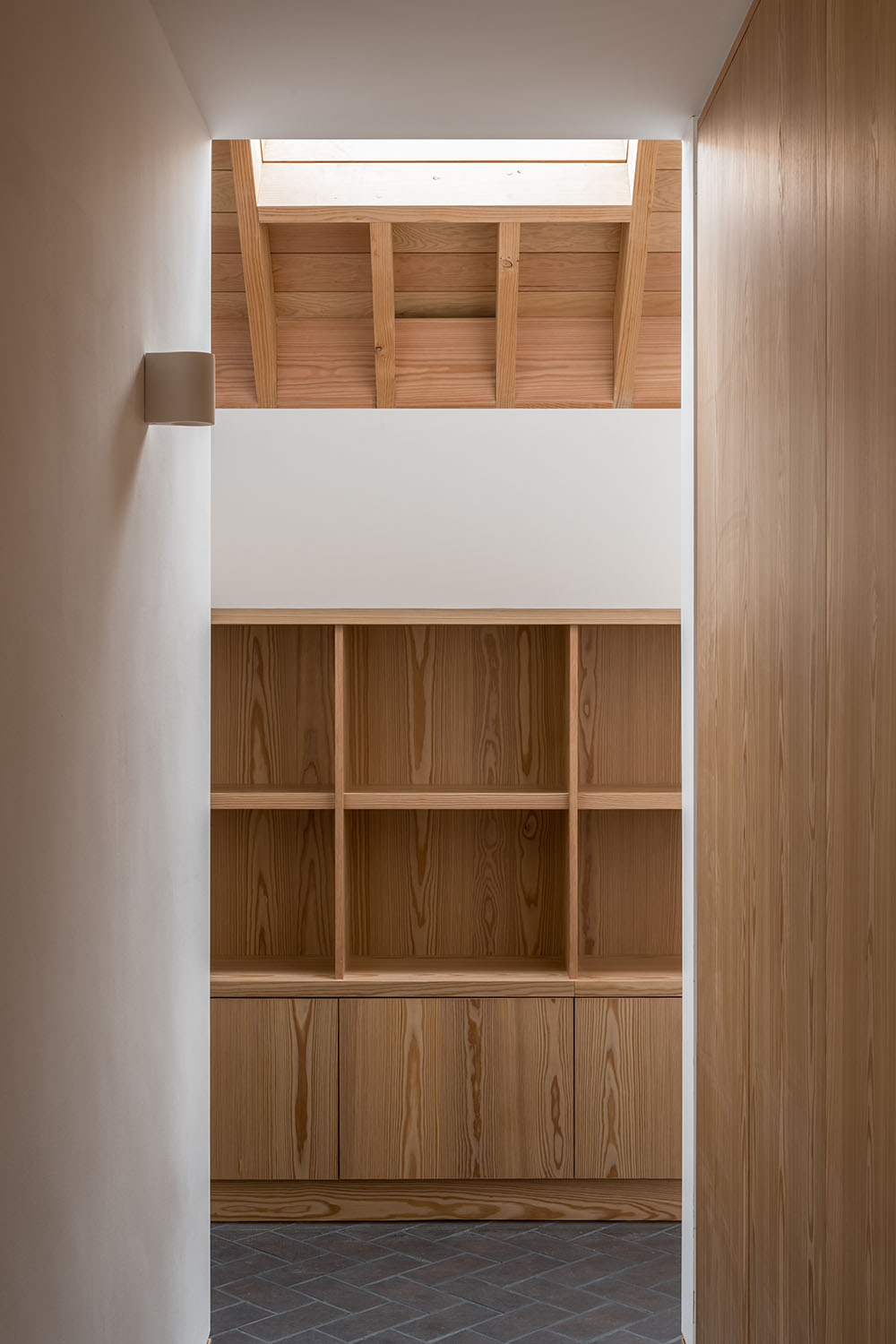 YINJISPACE - Manea Kella x Rural Barn